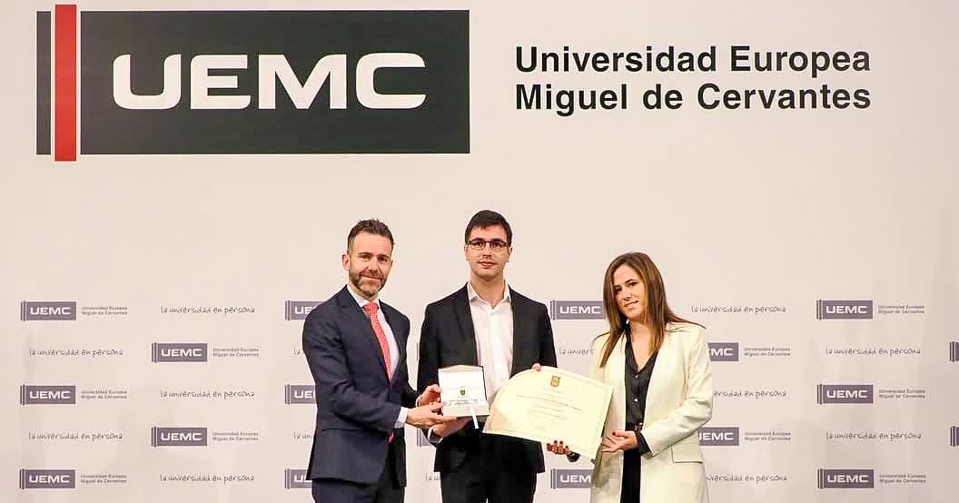 David Robredo receives the award for the best academic record of his ...